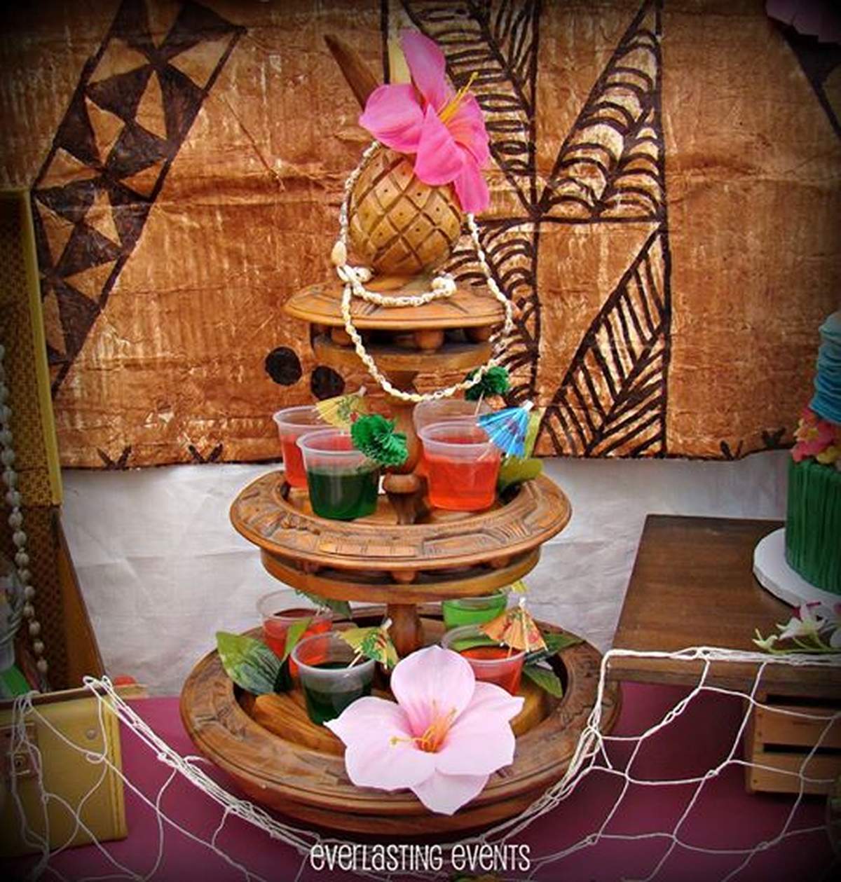Luau / Hawaiian Birthday Party Ideas | Photo 6 of 8 | Catch My Party