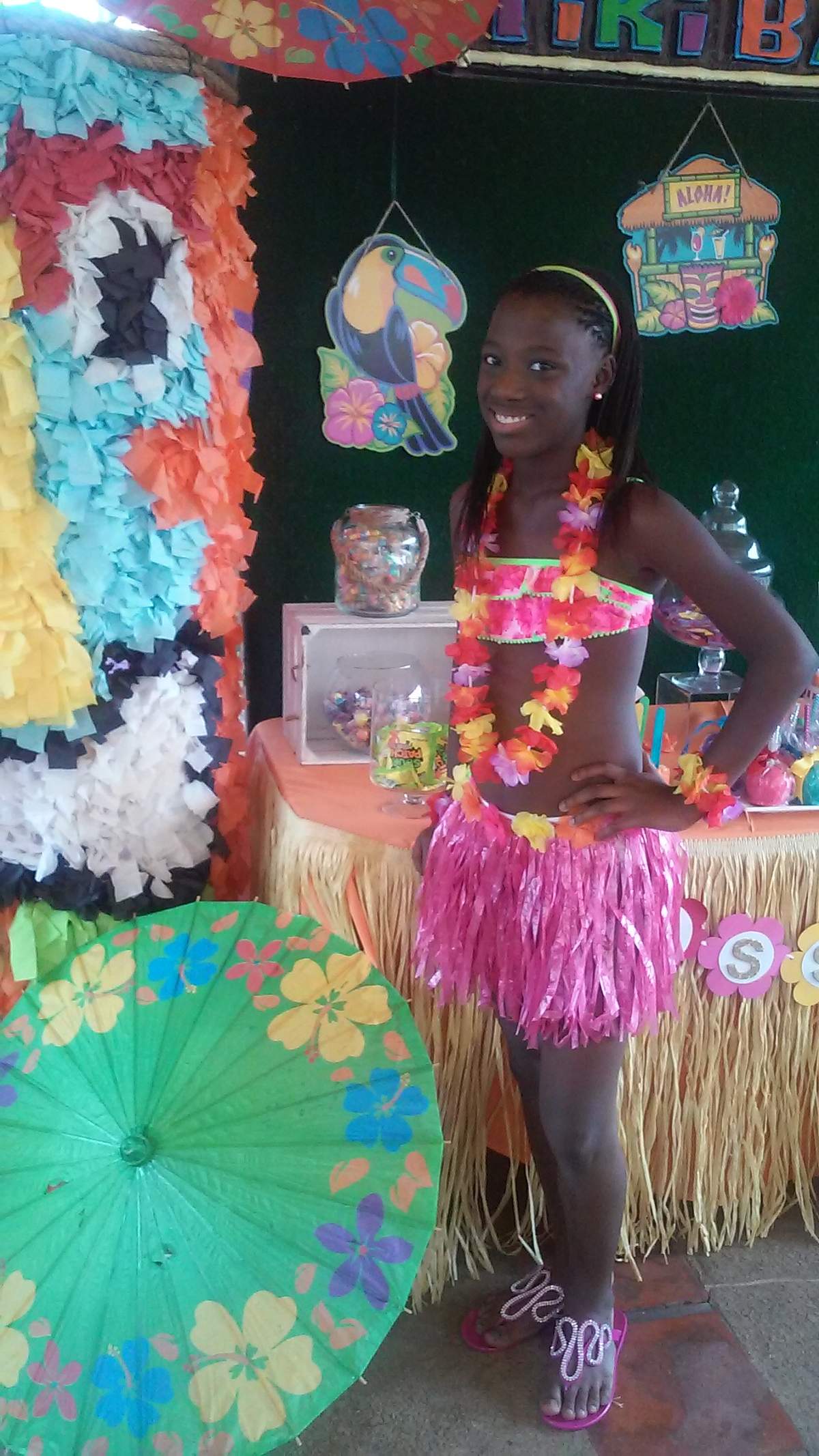 Luau / Hawaiian Birthday Party Ideas | Photo 10 of 18 | Catch My Party