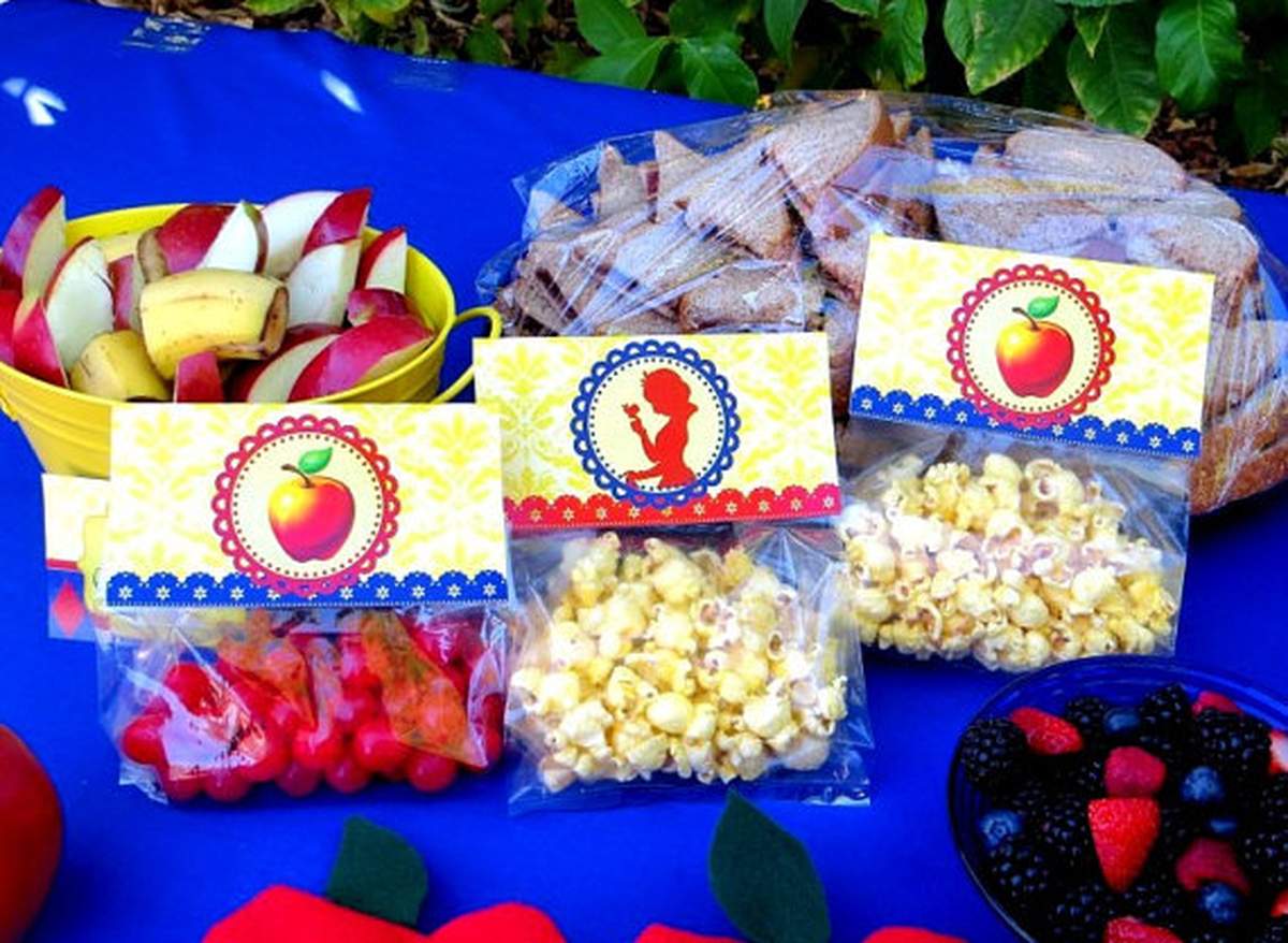 Snow White Birthday Party Ideas | Photo 17 of 149 | Catch My Party