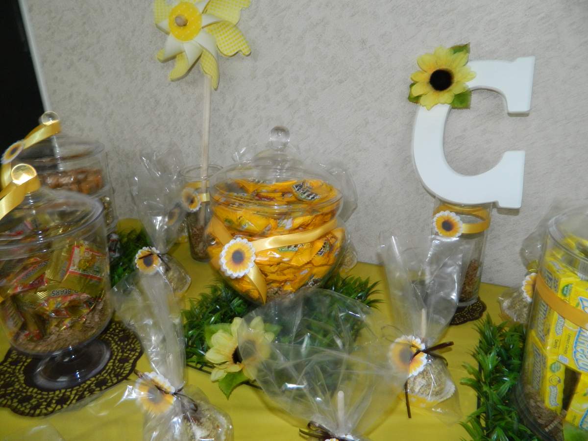 Sunflower Birthday Party Ideas | Photo 14 of 34 | Catch My Party