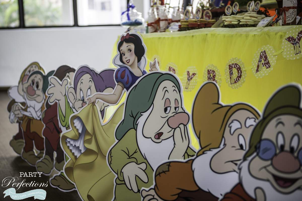 SNOW WHITE Birthday Party Ideas | Photo 4 of 34 | Catch My Party