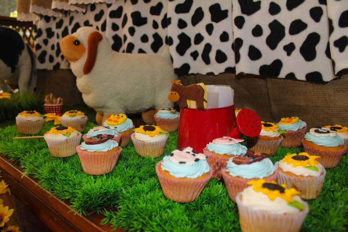 farm/granja Birthday Party Ideas | Photo 12 of 15 | Catch My Party