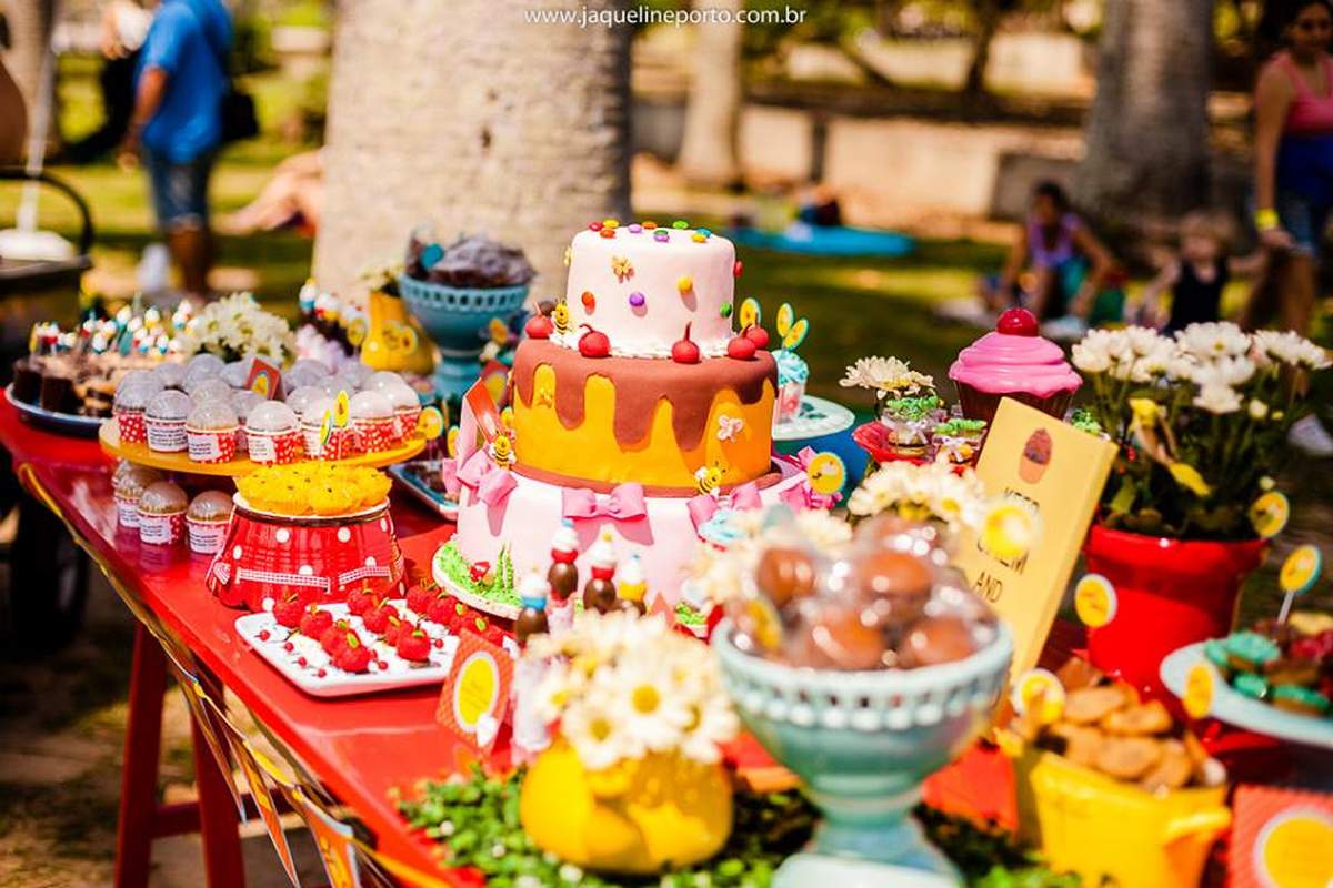 Doces Momentos Birthday Party Ideas | Photo 9 of 28 | Catch My Party