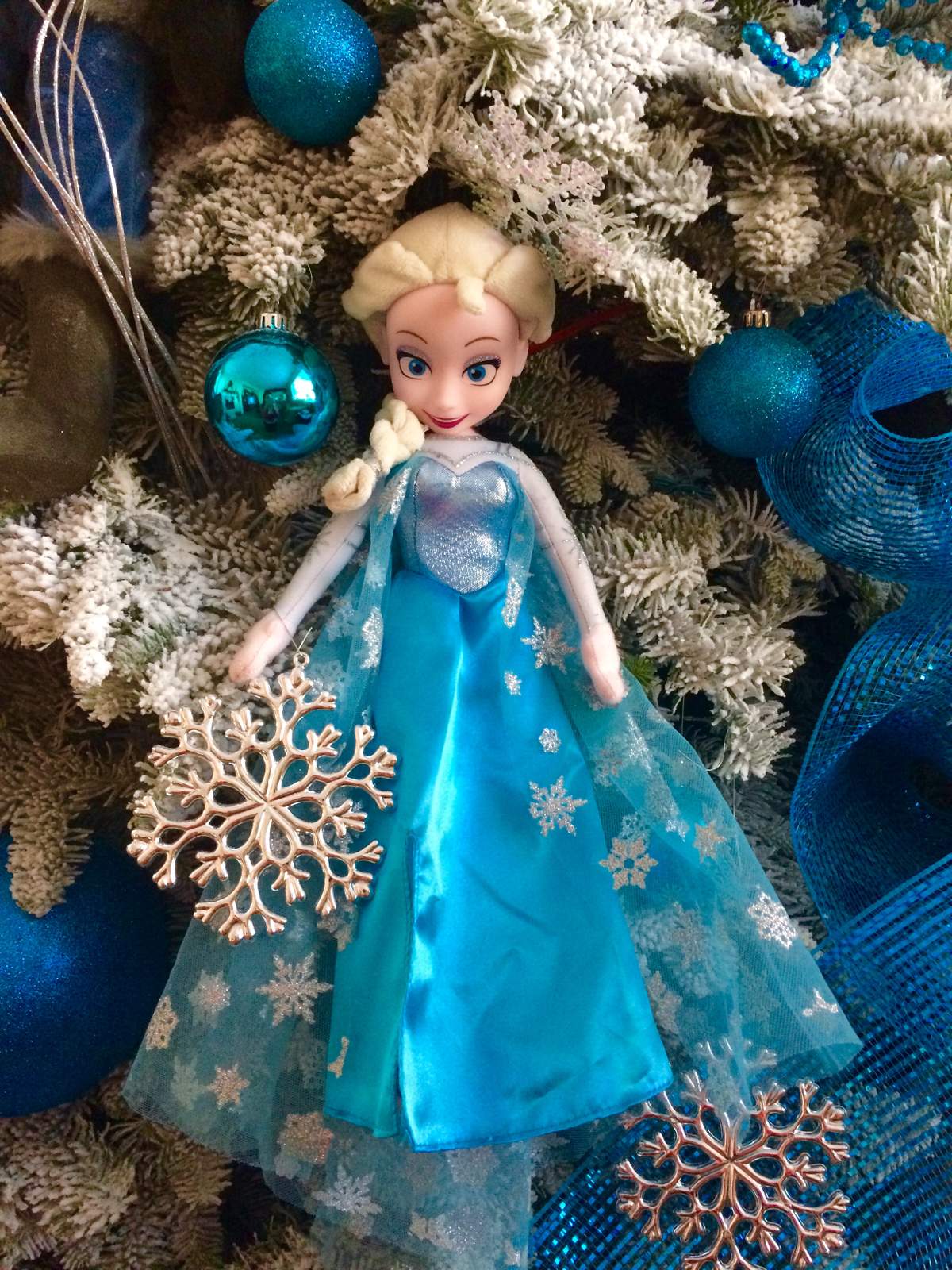 Disney's Frozen Inspired Christmas Tree Christmas/Holiday Party Ideas ...