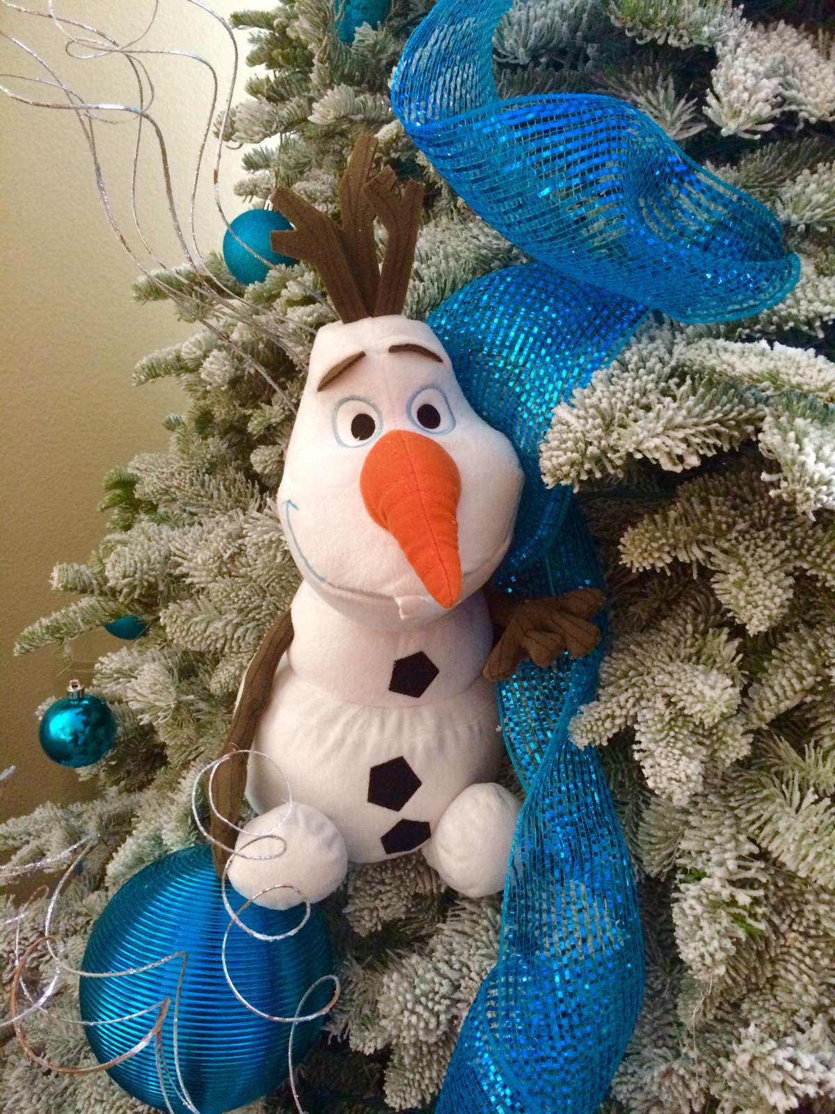 Disney's Frozen Inspired Christmas Tree Christmas/Holiday Party Ideas ...