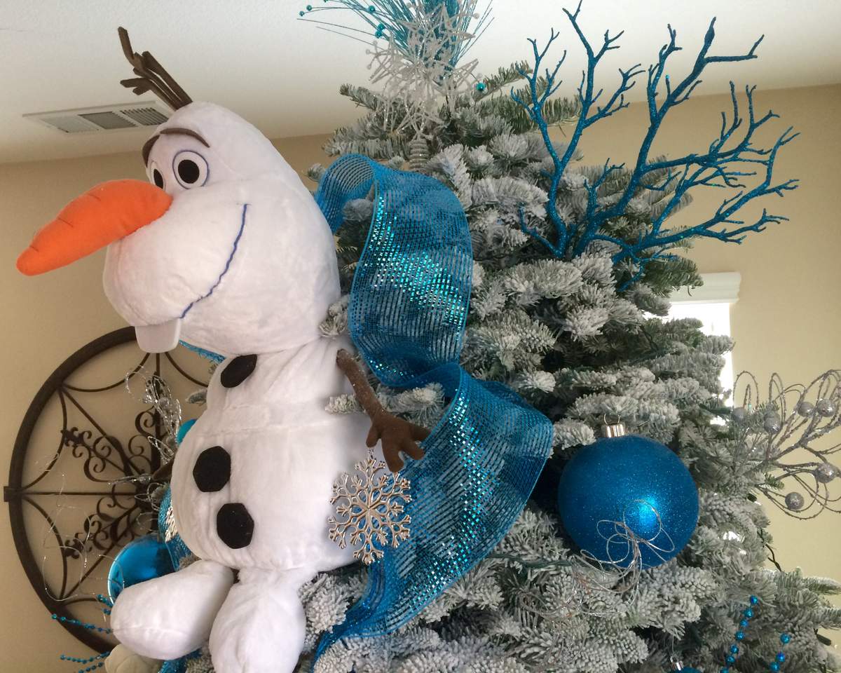 Disney's Frozen Inspired Christmas Tree Christmas/Holiday Party Ideas ...