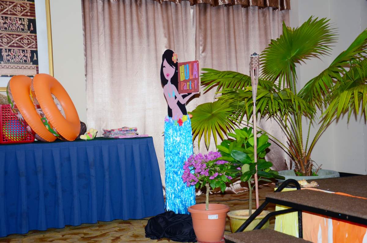 Luau / Hawaiian Birthday Party Ideas | Photo 1 of 21 | Catch My Party