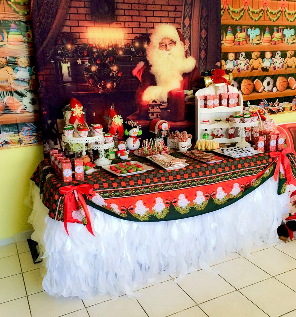 Candy Bar for Santa in his workshop Christmas/Holiday Party Ideas ...