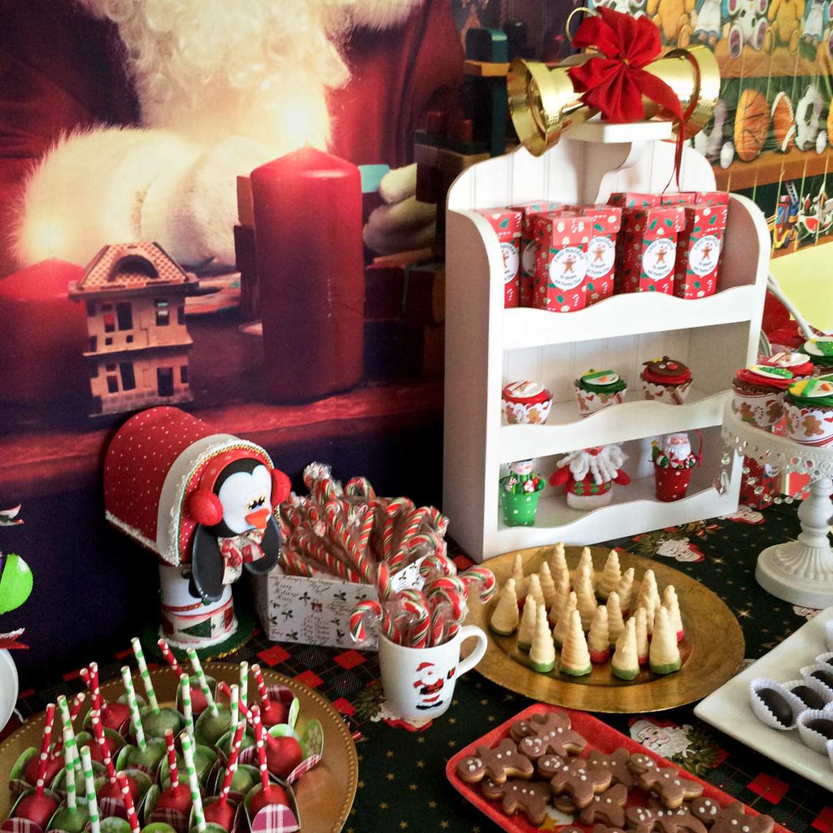 Candy Bar for Santa in his workshop Christmas/Holiday Party Ideas ...