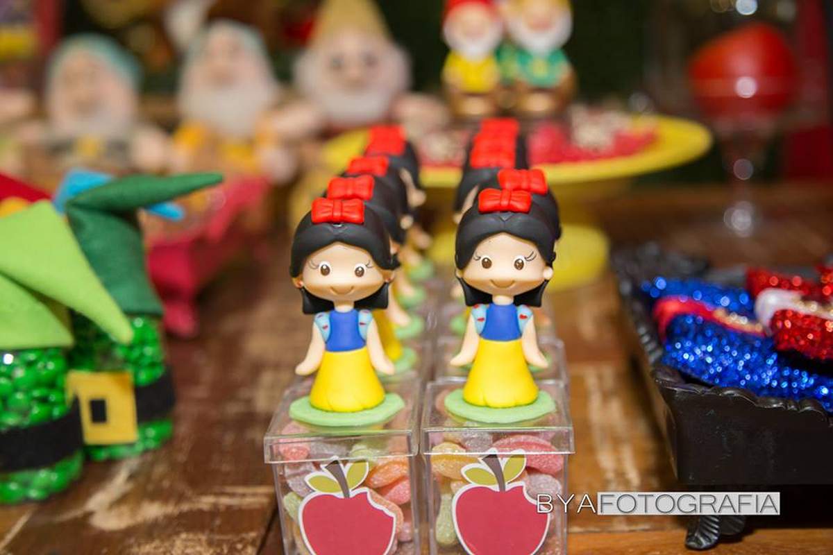 Snow White Birthday Party Ideas | Photo 33 of 37 | Catch My Party