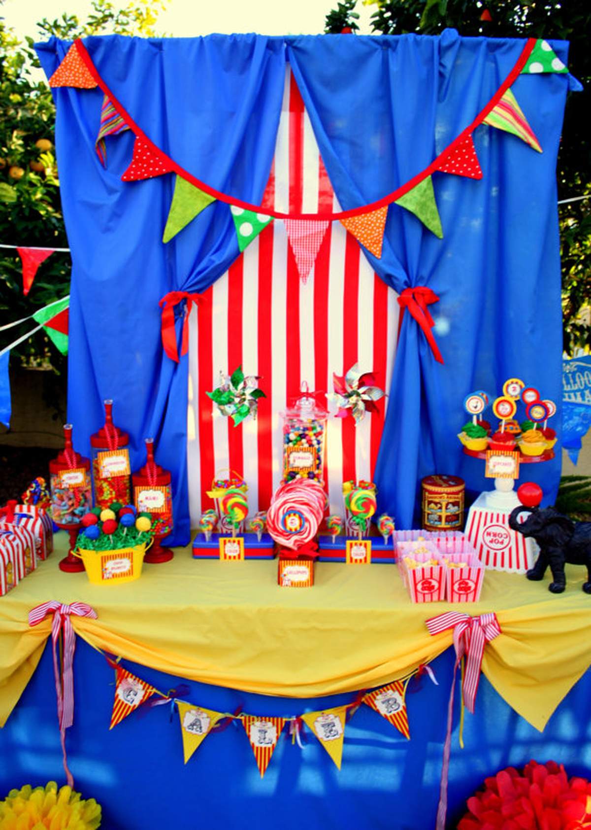 Circus / Carnival Birthday Party Ideas | Photo 8 of 27 | Catch My Party