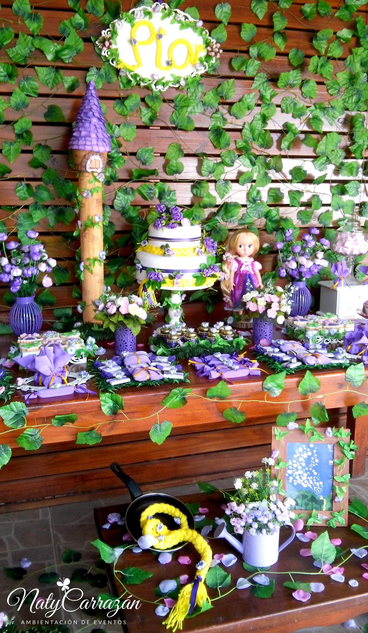 Amazing Rapunzel´s Party Birthday Party Ideas | Photo 1 of 19 | Catch ...