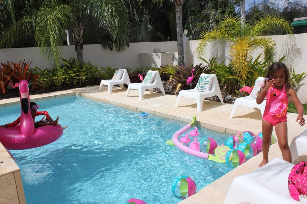 Luau / Hawaiian Tropical Party Ideas | Photo 18 of 55 | Catch My Party