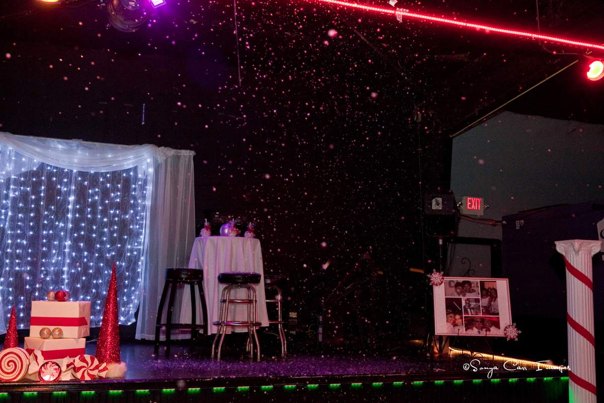 A frosty Christmas Christmas/Holiday Party Ideas | Photo 2 of 27 ...