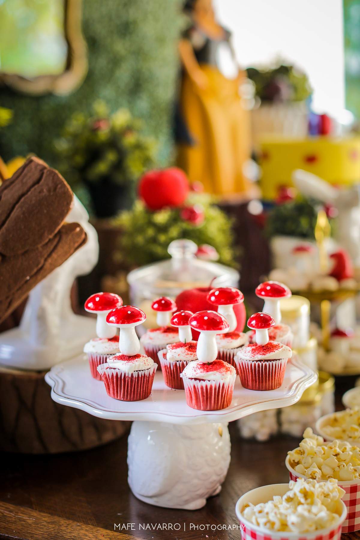 Snow White and the Seven Dwarfs Birthday Party Ideas | Photo 1 of 28 ...