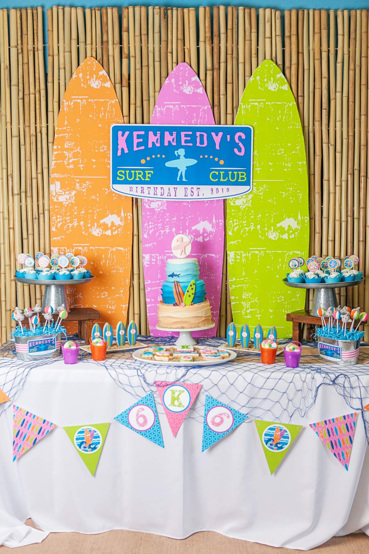 Surfing / Birthday "A Girly Surfing Birthday Party" | Catch My Party