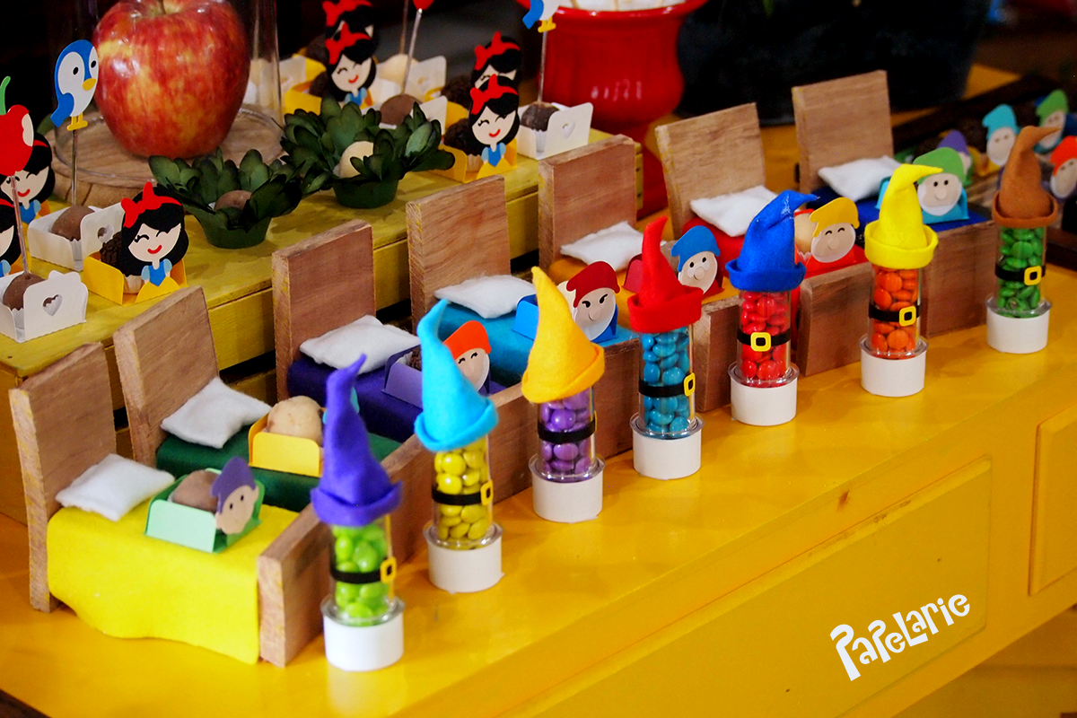 Snow White Birthday Party Ideas | Photo 1 of 24 | Catch My Party