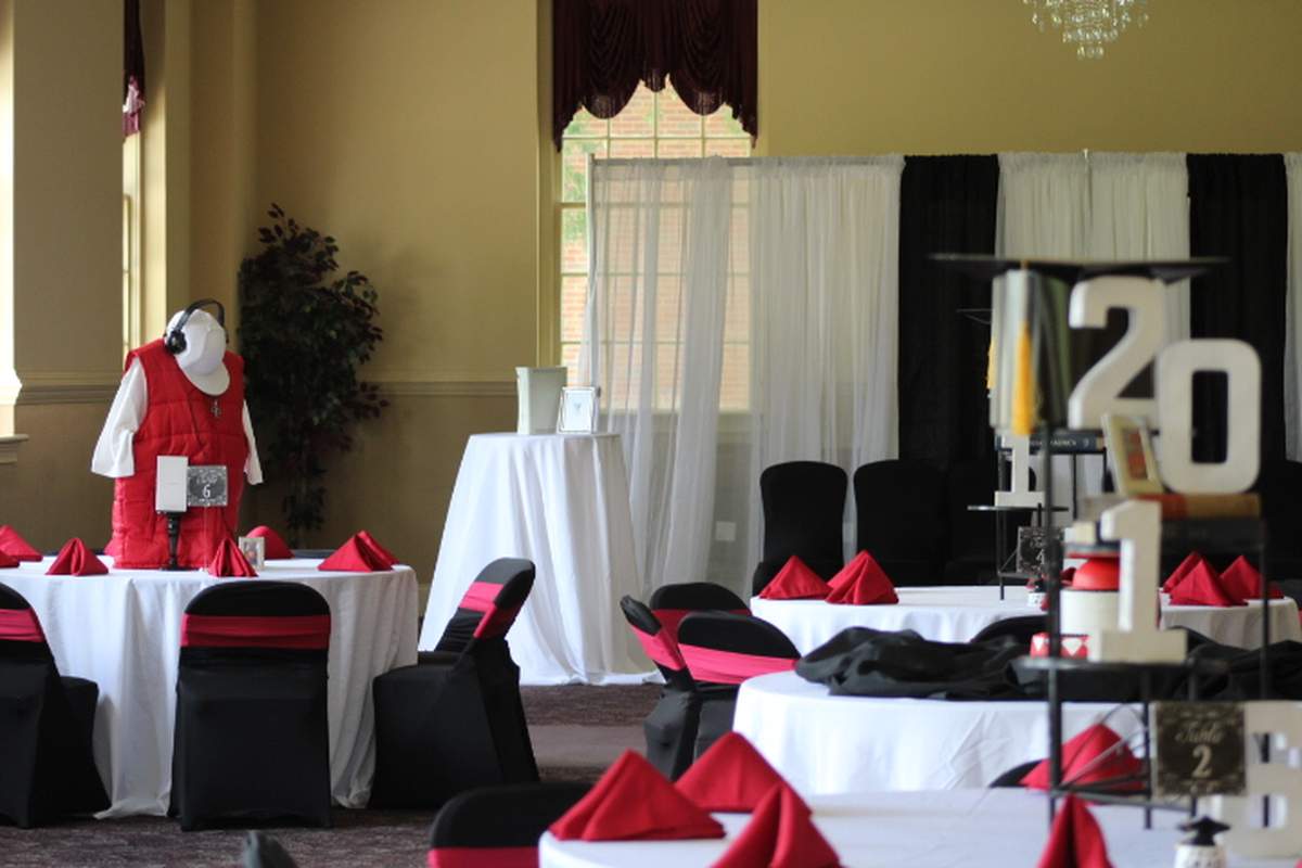 Birthday/Graduation Birthday Party Ideas | Photo 6 of 20 | Catch My Party