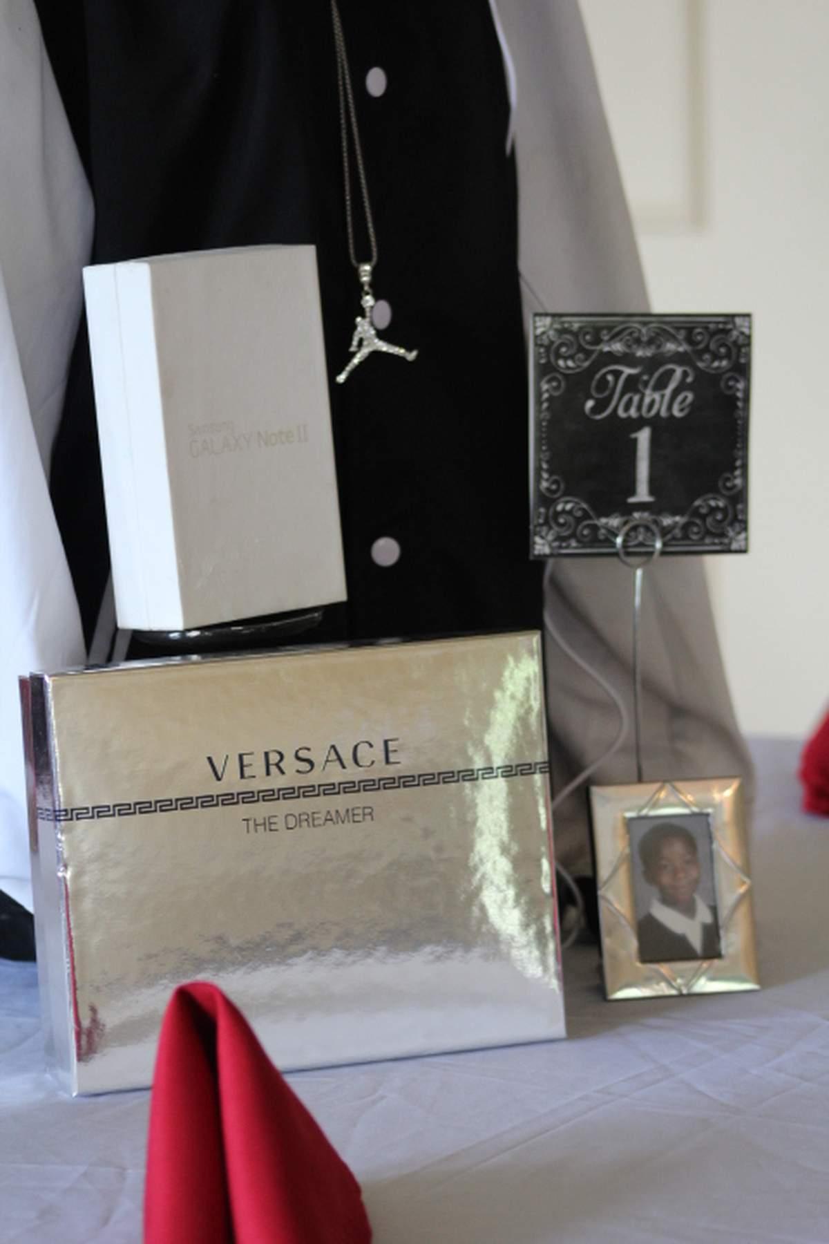 Birthday/Graduation Birthday Party Ideas | Photo 6 of 20 | Catch My Party