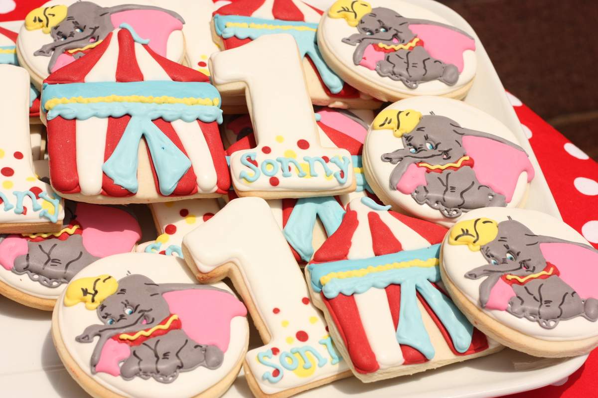 Carnival/Dumbo Birthday Party Ideas | Photo 17 of 25 | Catch My Party