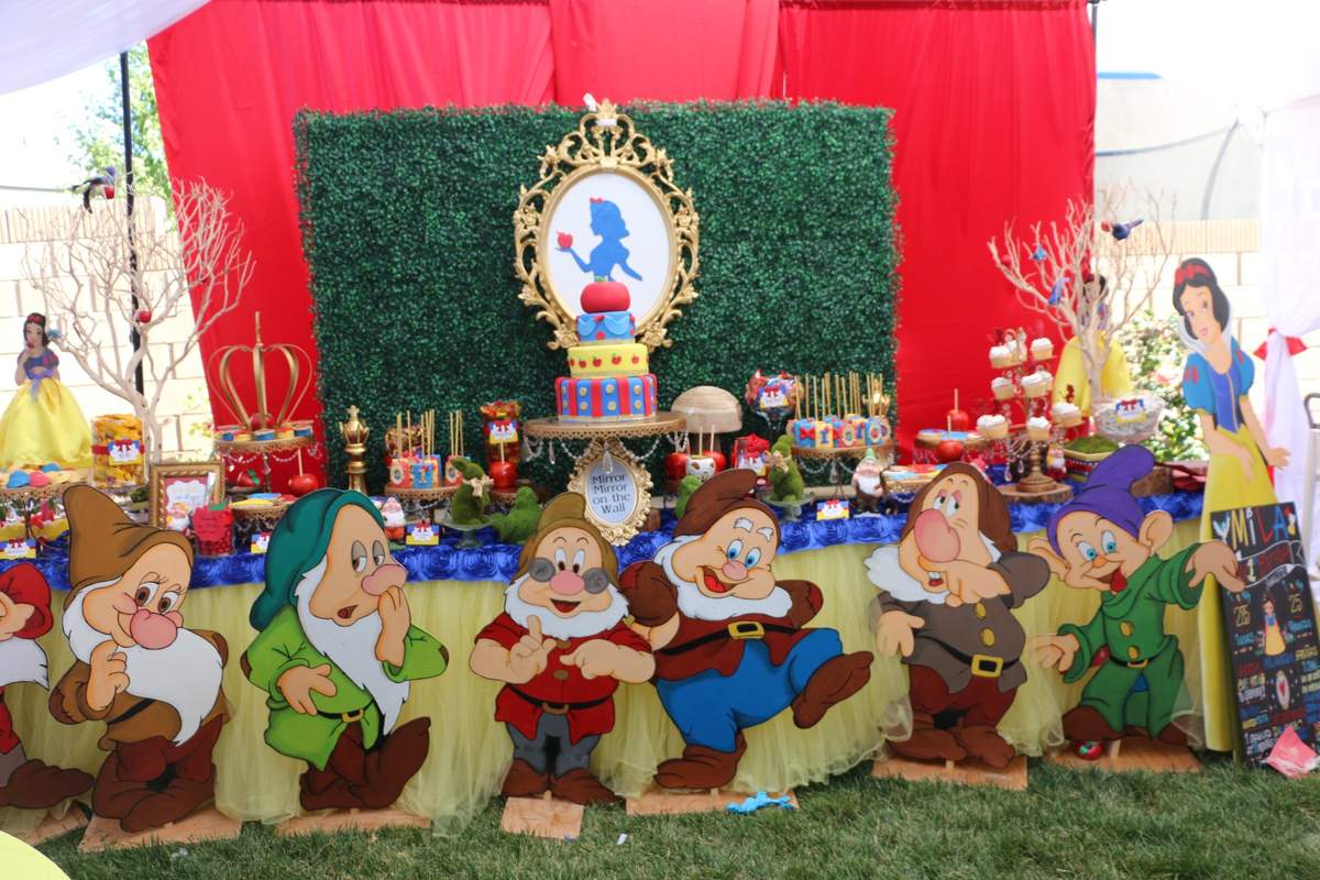 Snow White Birthday Party Ideas | Photo 10 of 37 | Catch My Party