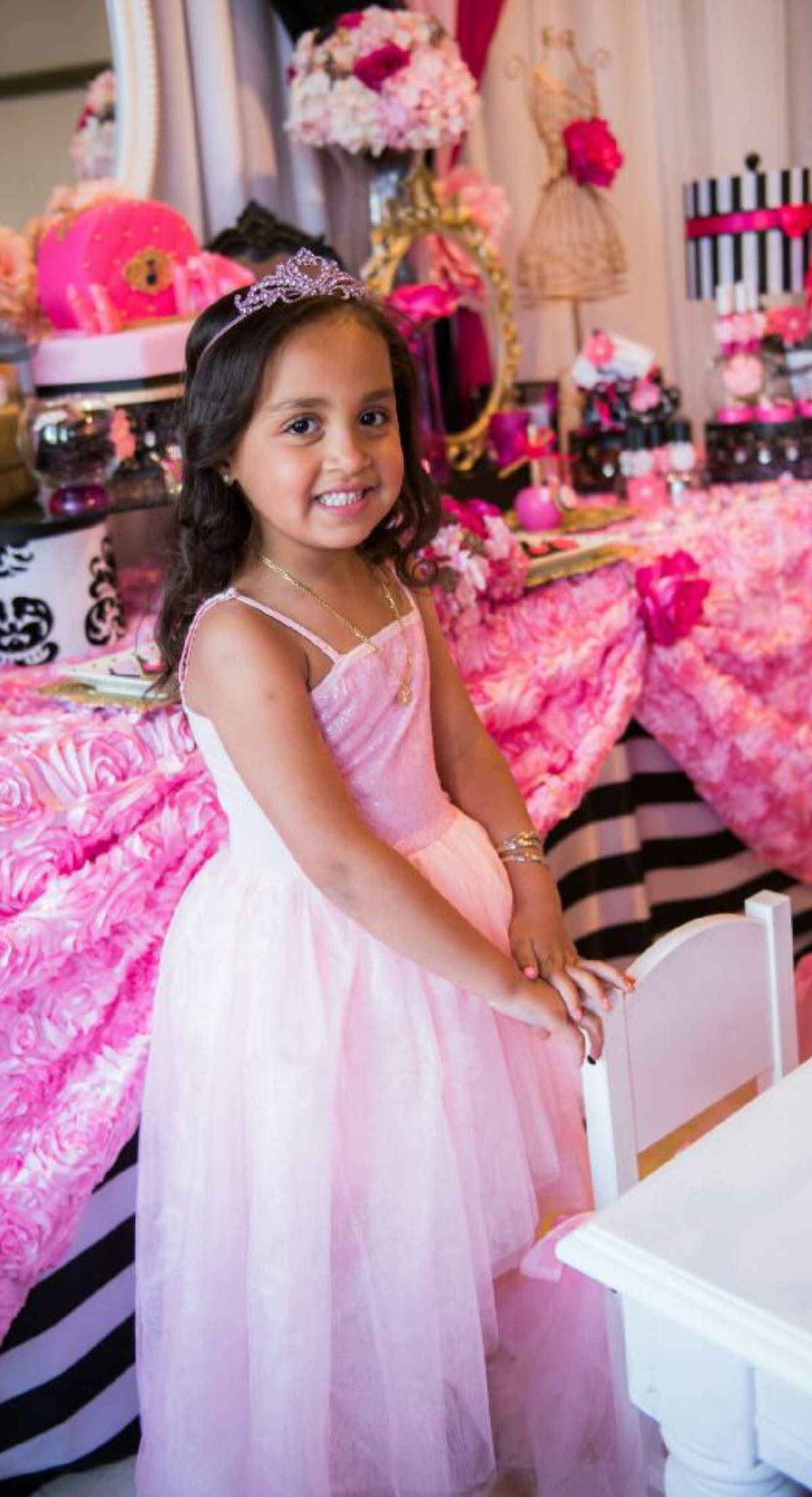 Makeup Gala Boutique/Tea Party Birthday Party Ideas | Photo 1 of 49 ...