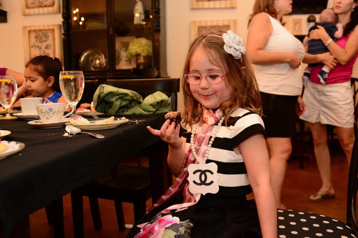 Chanel/ Vintage High Tea Party Birthday Party Ideas | Photo 20 of 43 ...