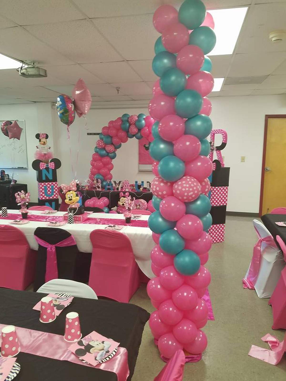 MINNIE MOUSE AND POLKA DOTS Birthday Party Ideas | Photo 2 of 15 | Catch My Party