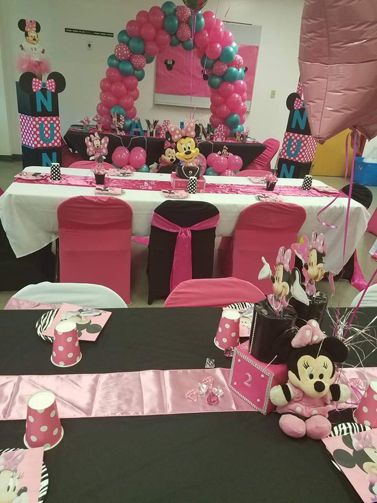 MINNIE MOUSE AND POLKA DOTS Birthday Party Ideas | Photo 2 of 15 | Catch My Party