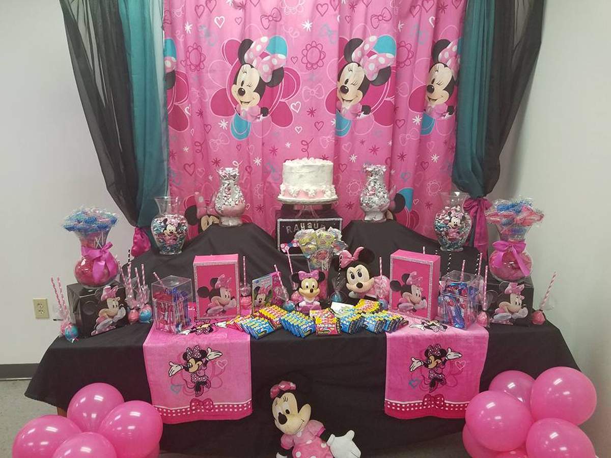 MINNIE MOUSE AND POLKA DOTS Birthday Party Ideas | Photo 2 of 15 | Catch My Party