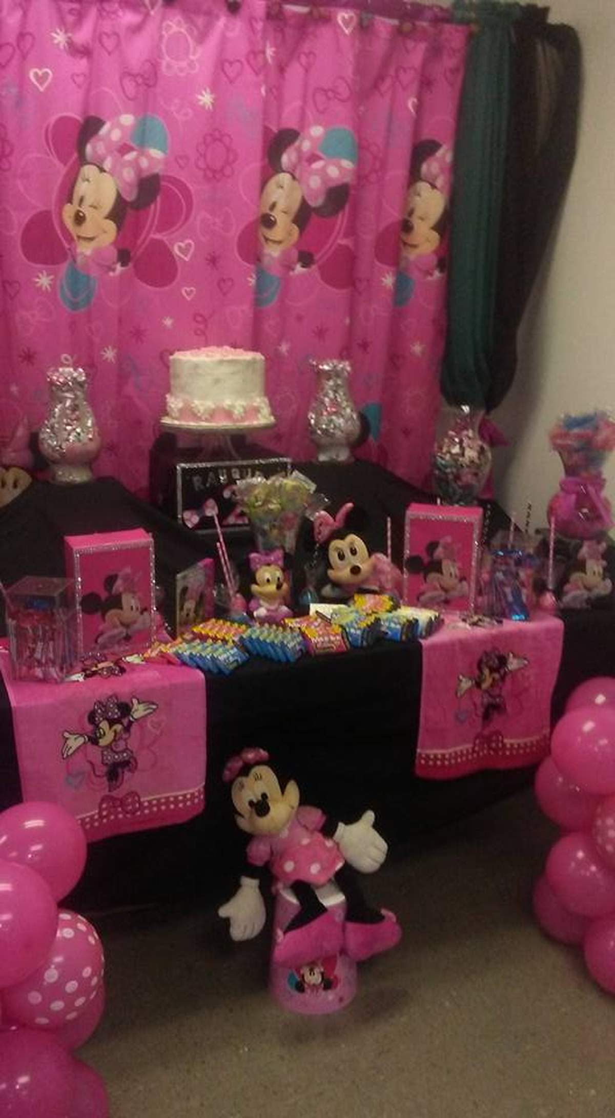 MINNIE MOUSE AND POLKA DOTS Birthday Party Ideas | Photo 2 of 15 | Catch My Party