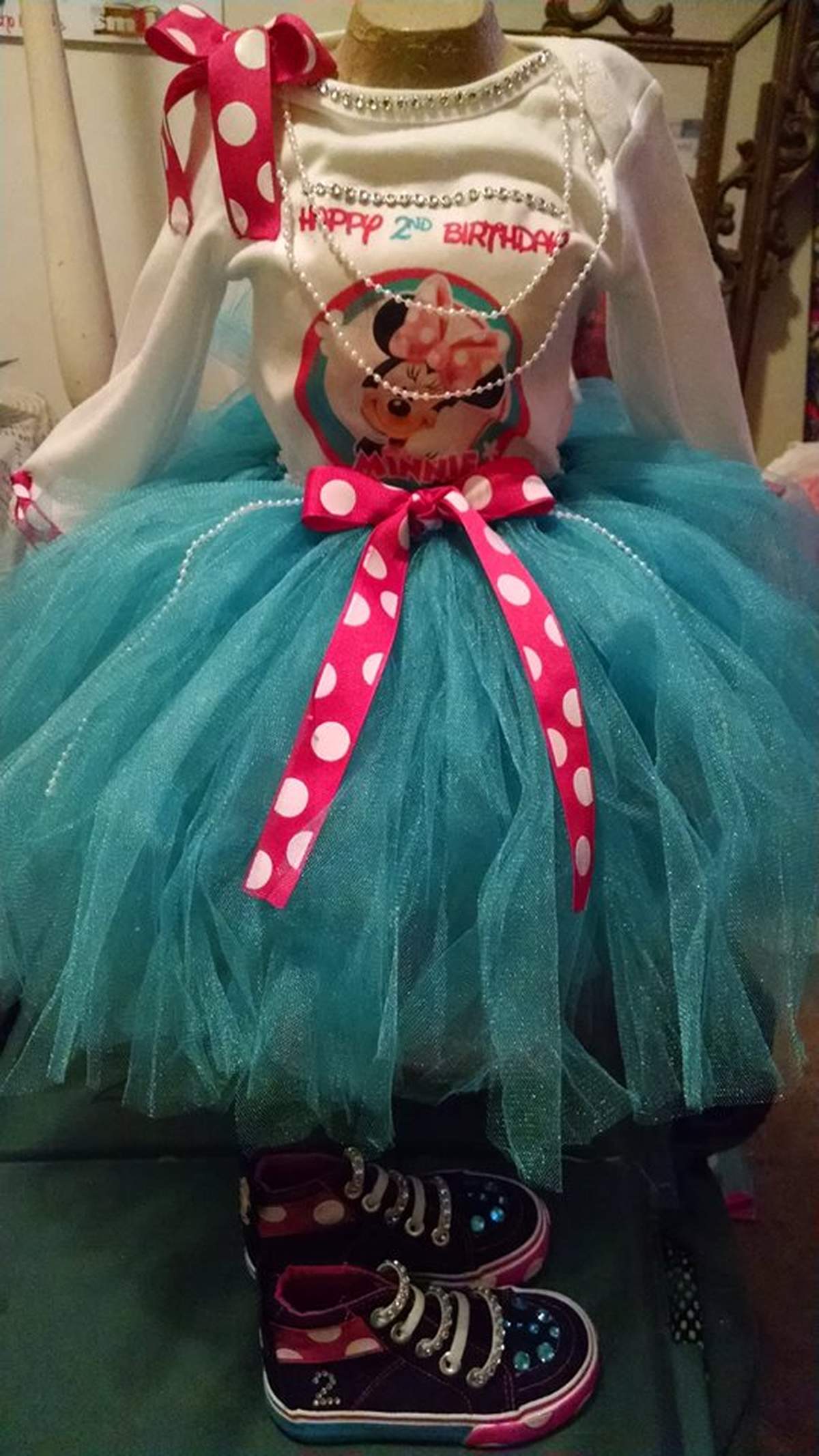 MINNIE MOUSE AND POLKA DOTS Birthday Party Ideas | Photo 2 of 15 | Catch My Party