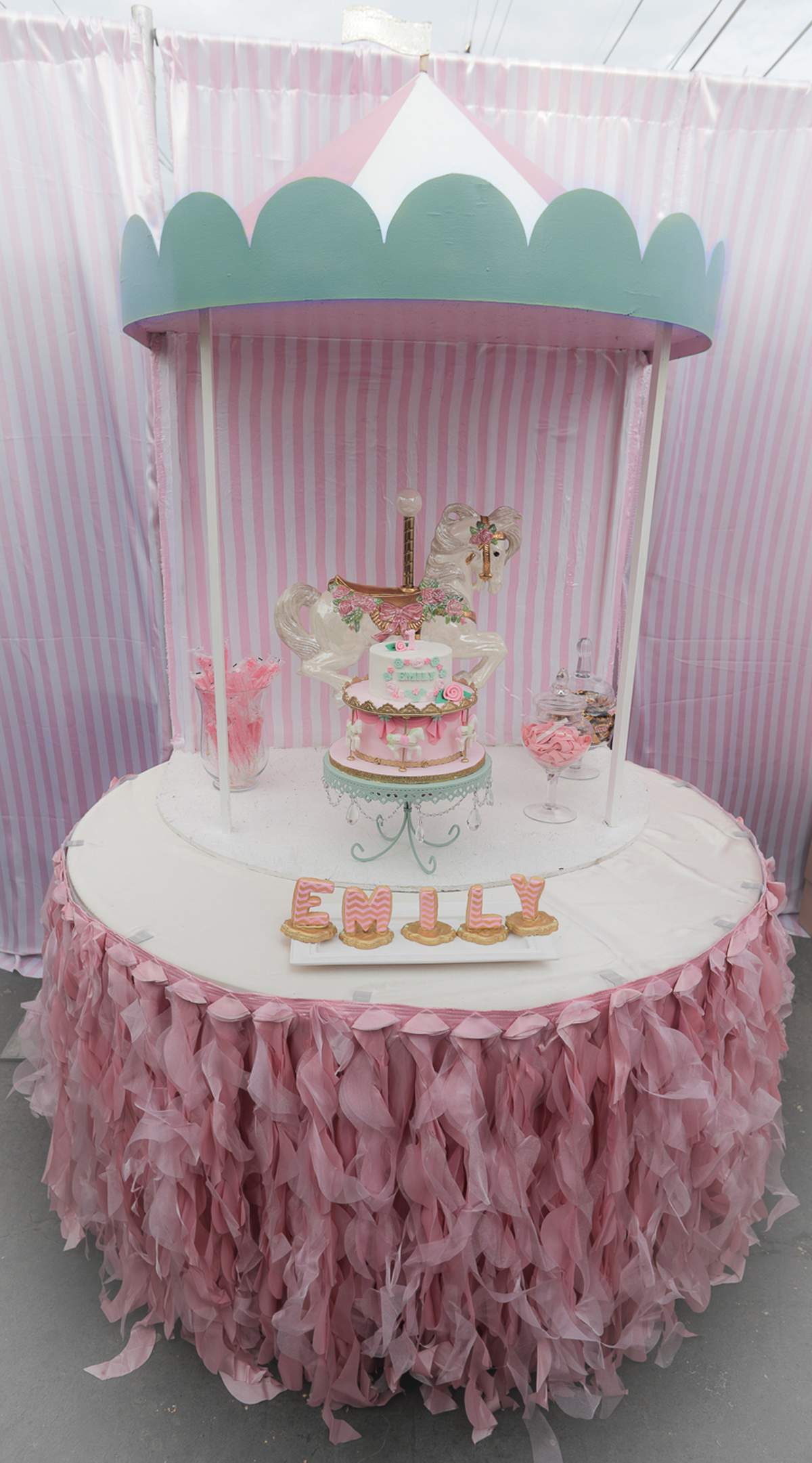 Carousel / Carnival party Birthday Party Ideas | Photo 1 of 12 | Catch ...