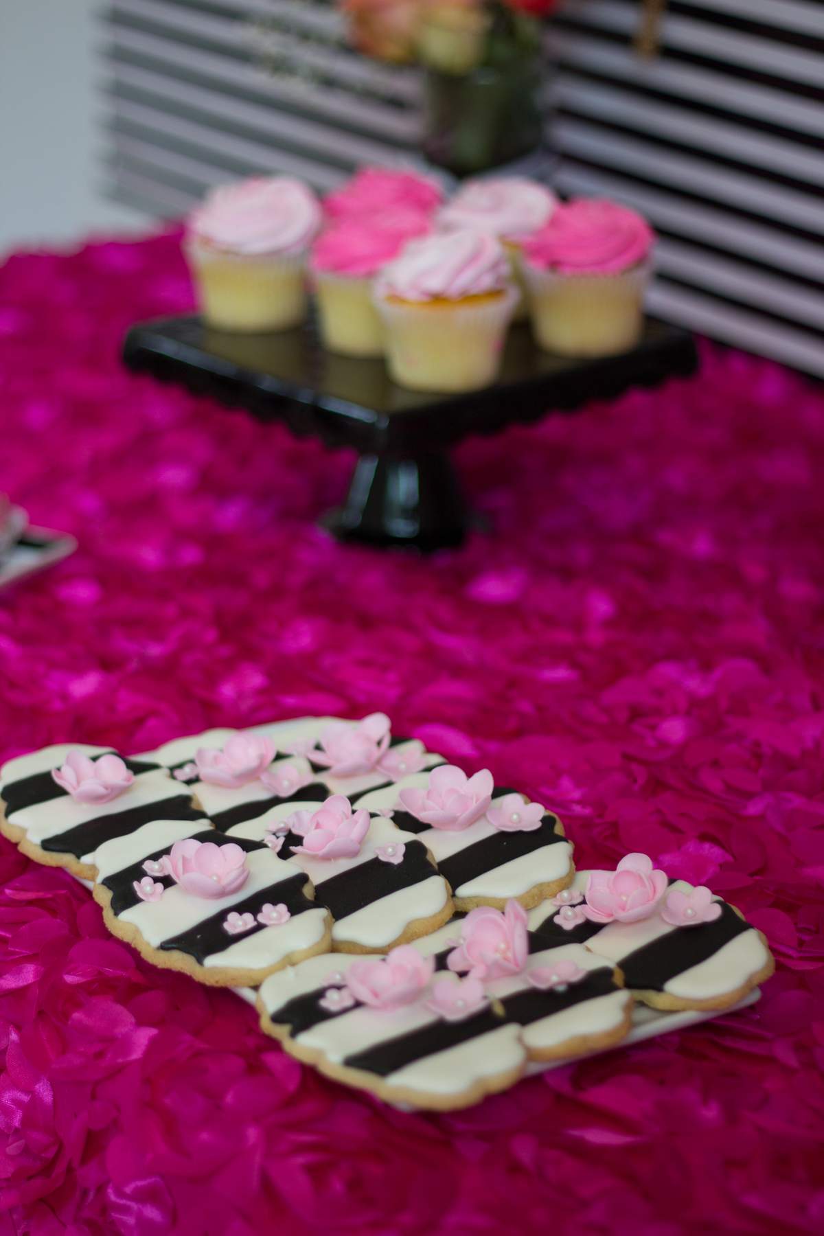 Kate Spade Inspo Graduation/End of School Party Ideas | Photo 3 of 16 ...