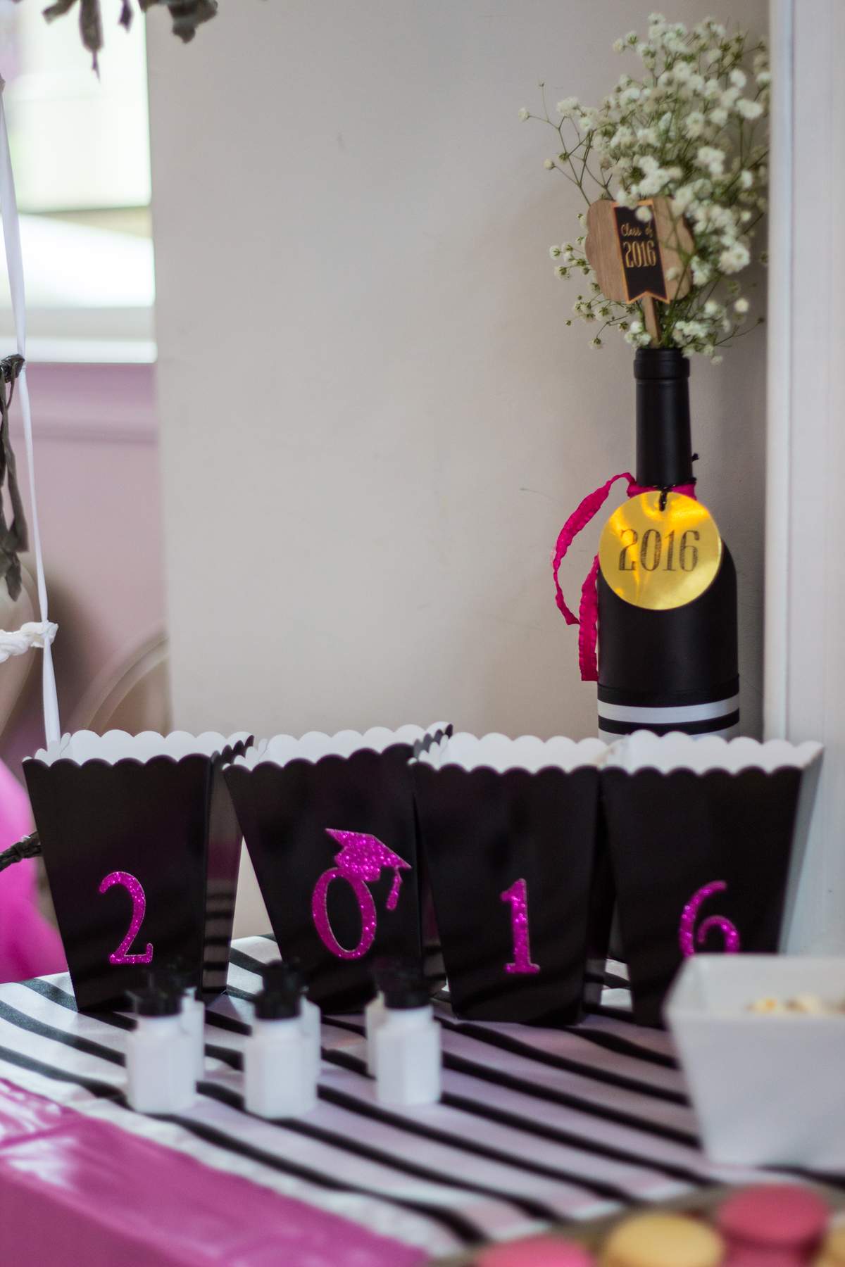 Kate Spade Inspo Graduation/End of School Party Ideas | Photo 7 of 16 ...