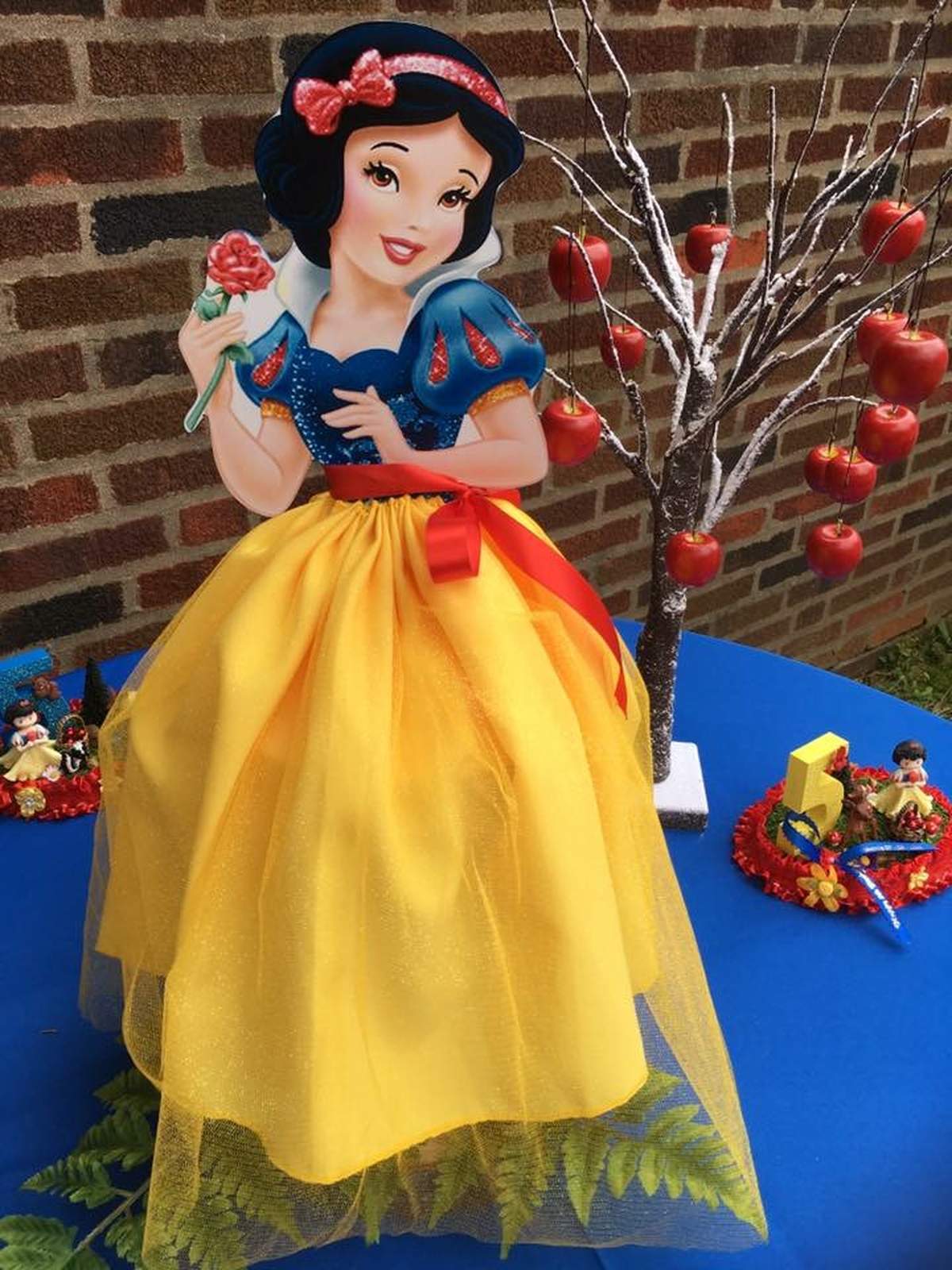 Enchanted Snow White Theme Birthday Party Ideas | Photo 5 of 13 | Catch ...