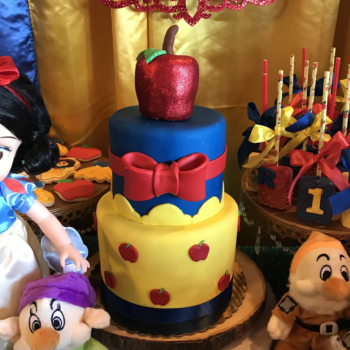 Snow White Birthday Party Ideas | Photo 4 of 13 | Catch My Party