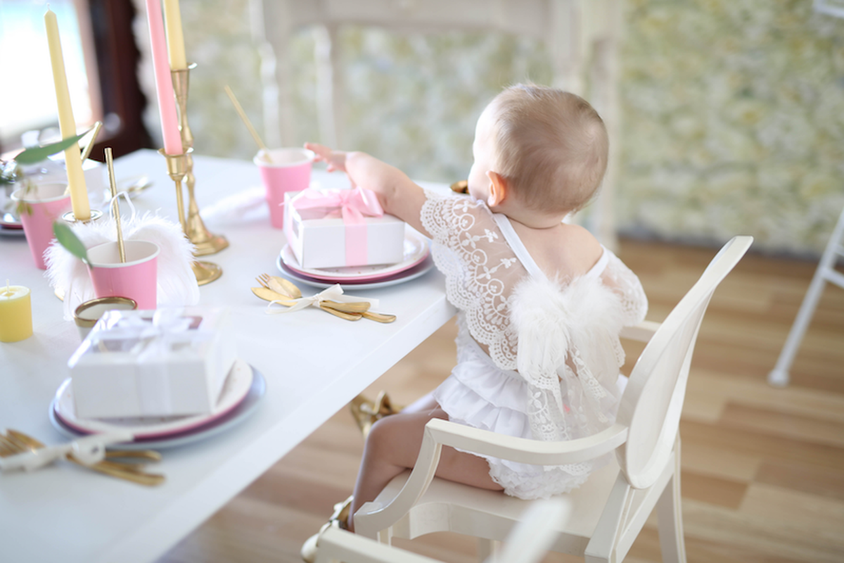 Angel Kisses Birthday Party Ideas | Photo 1 of 28 | Catch My Party