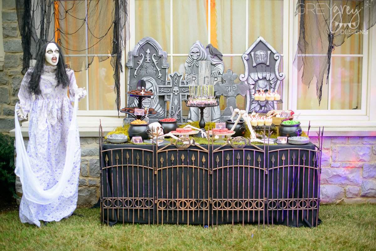 Graveyard Halloween Halloween Party Ideas | Photo 9 of 83 | Catch My Party