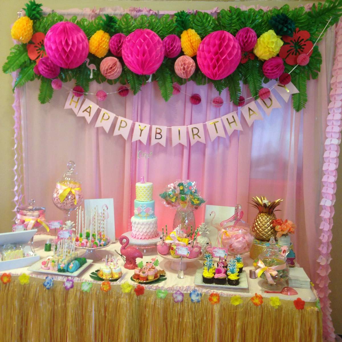 Flamingos and pineapples / Birthday "Kilts Flamingo 1st birthday party ...