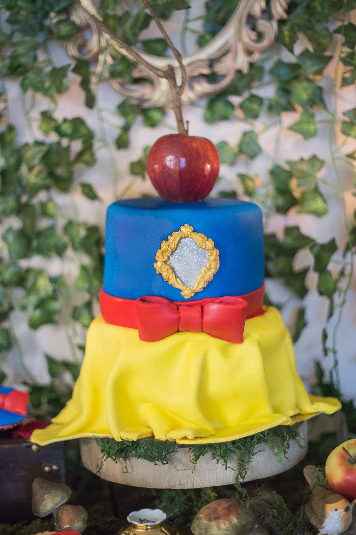 Snow White Birthday Party Ideas | Photo 1 of 34 | Catch My Party