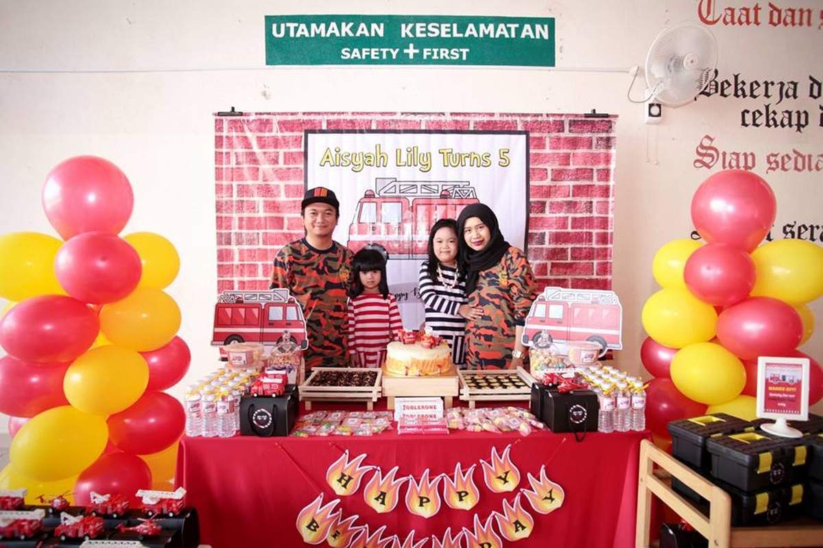 Fire Truck / Firefighter Birthday Party Ideas | Photo 3 of 17 | Catch ...