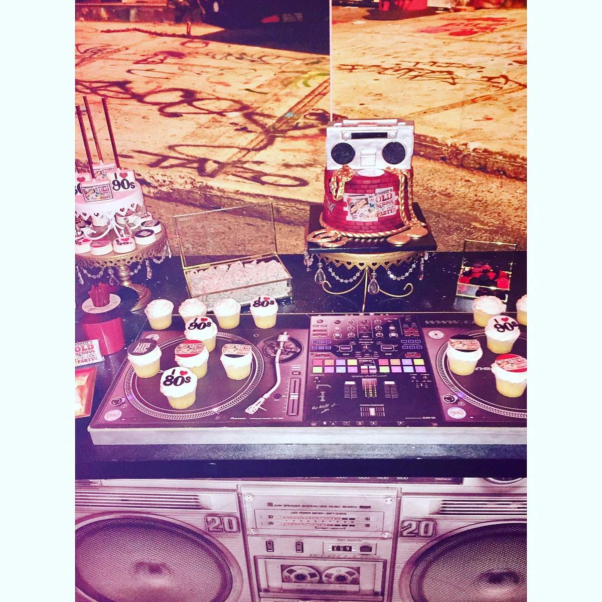 90s party / Birthday "Take it back to the 90s" | Catch My Party