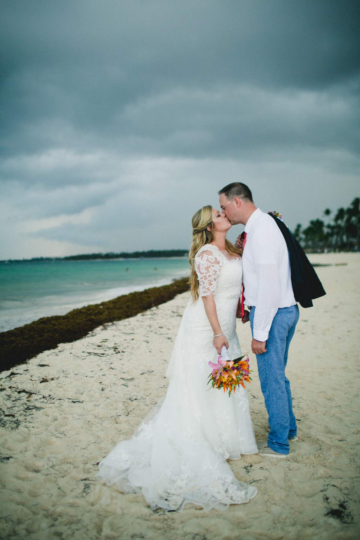 Wedding "Heather and Brian's DR Beach Wedding" | Catch My Party