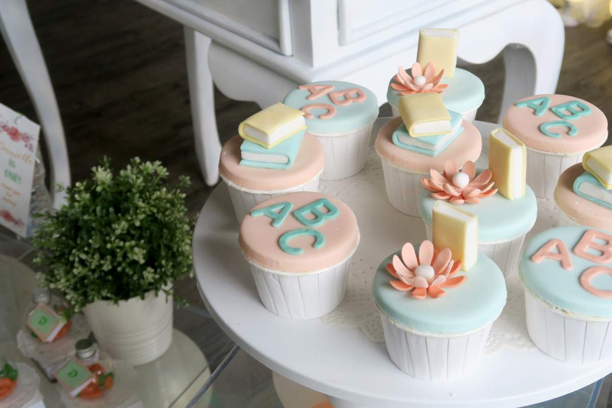 Book Theme Birthday Party Ideas | Photo 2 of 18 | Catch My Party