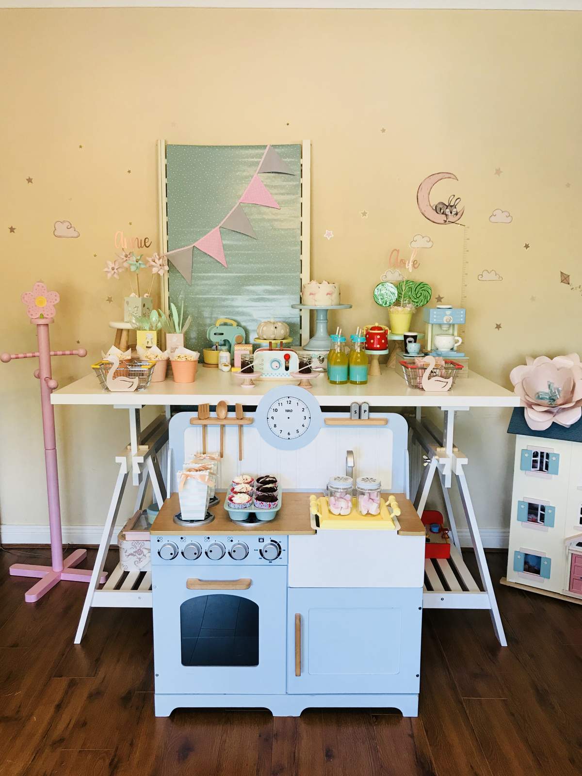 Dolls house and kitchen Birthday Party Ideas | Photo 4 of 9 | Catch My ...