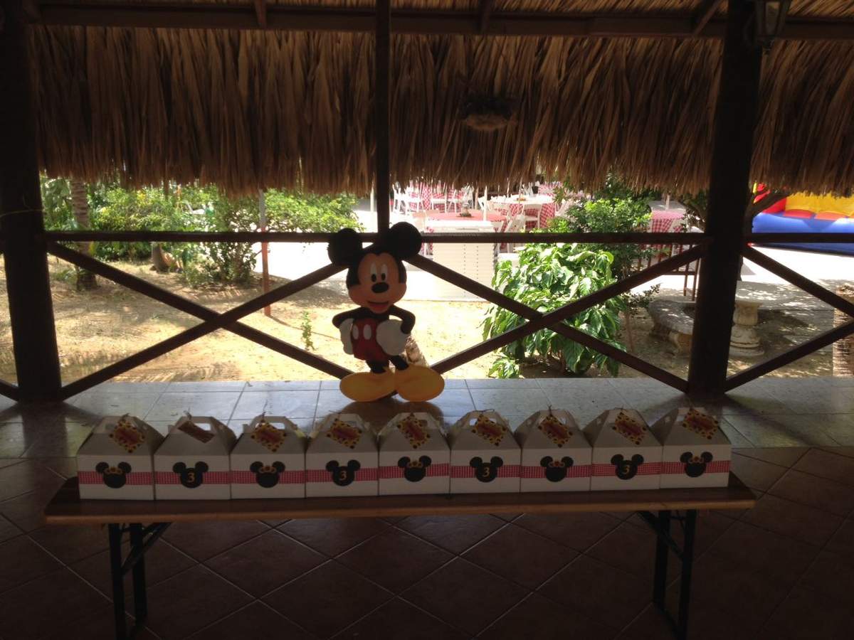 Minnie Mouse Sunflower Picnic Birthday Party Ideas | Photo 12 of 13 ...