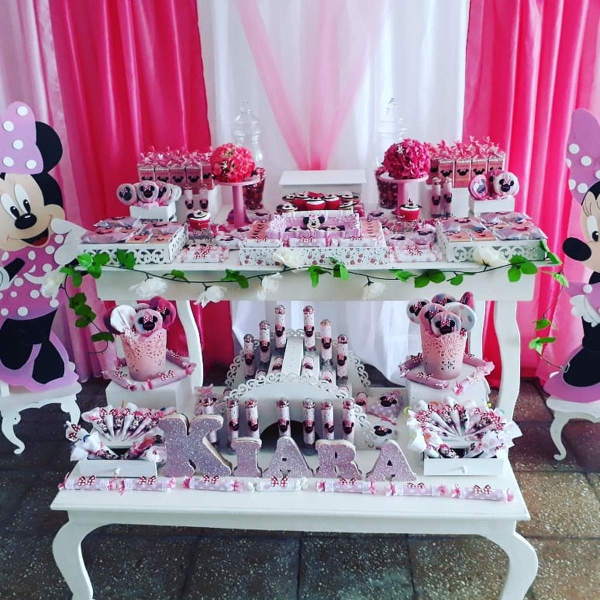 Mickey Mouse / Minnie Mouse / Birthday "Minnie Mouse birthday party" | Catch My Party