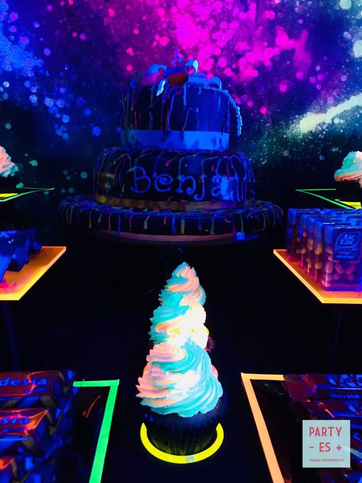 Neon / Glow in the Dark Birthday Party Ideas | Photo 1 of 12 | Catch My ...