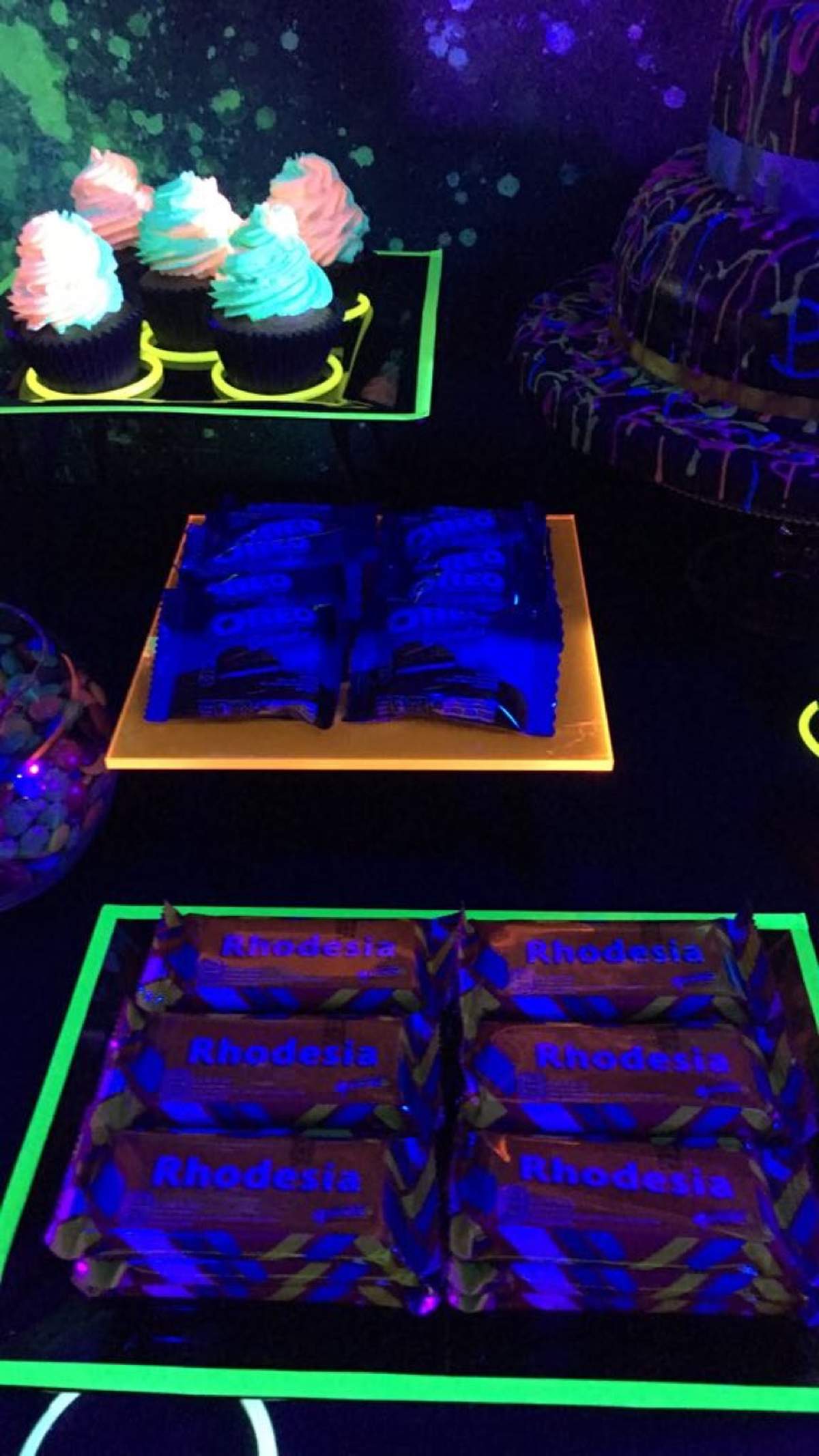 Neon / Glow in the Dark Birthday Party Ideas | Photo 1 of 12 | Catch My ...